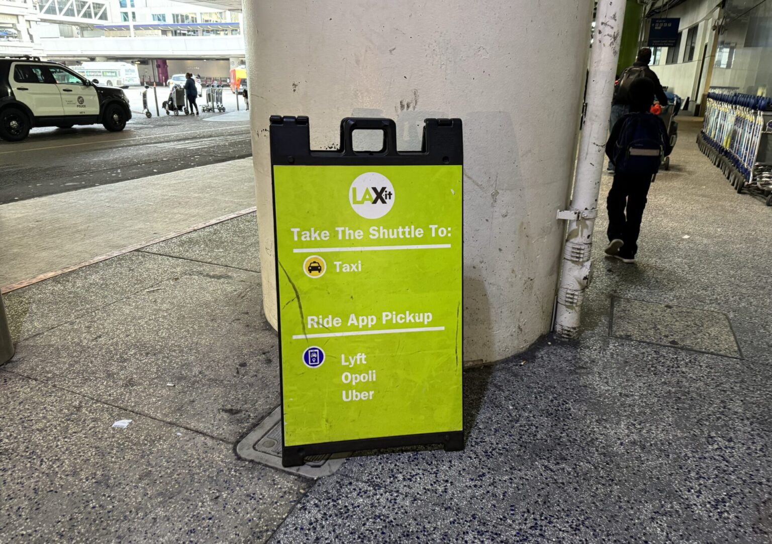 【LAX-it】ロサンゼルス空港のTaxi配車アプリ(Uber＆Lyft)乗り場 - 旅するカップル